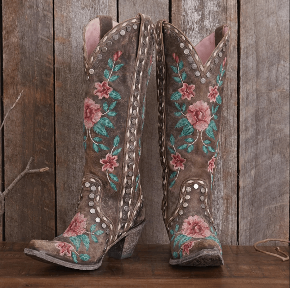 20 Rustic Wedding Boots for the Country-Loving Bride | Emmaline Bride