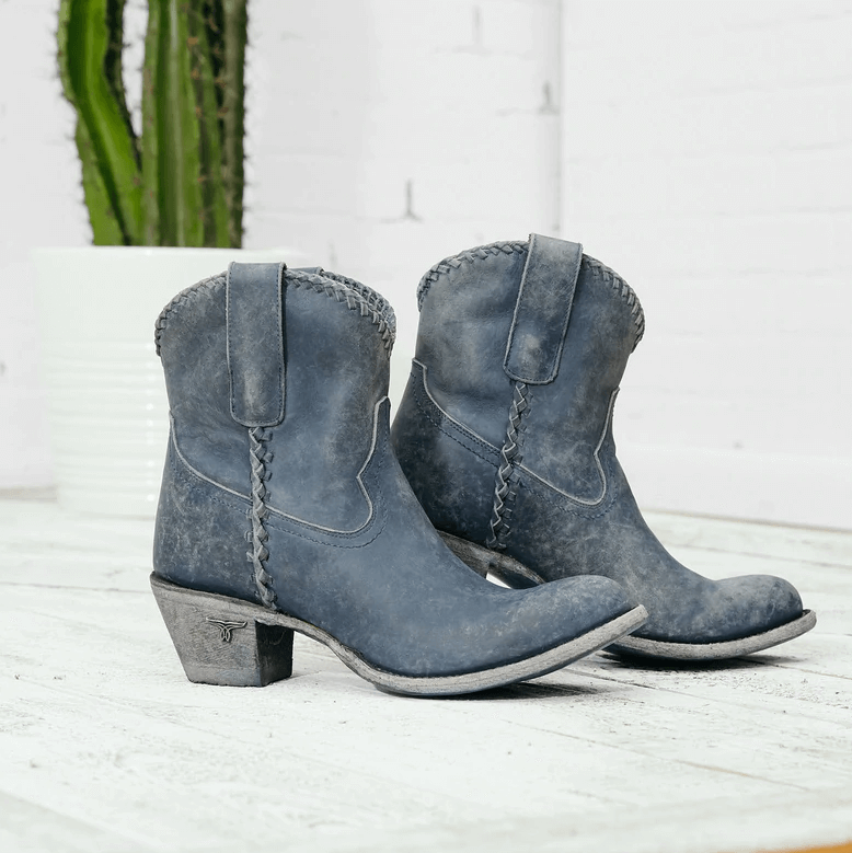 20 Rustic Wedding Boots for the Country-Loving Bride | Emmaline Bride