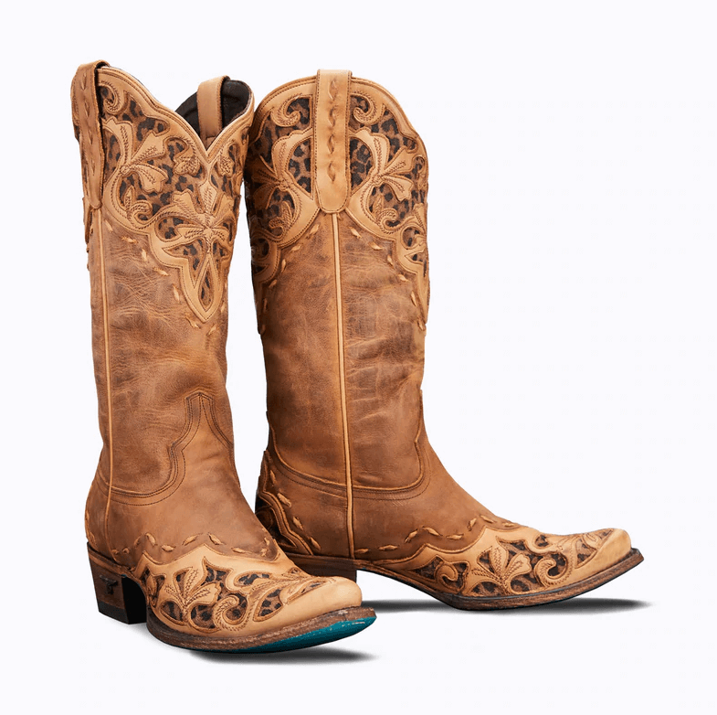 20 Rustic Wedding Boots for the Country-Loving Bride | Emmaline Bride