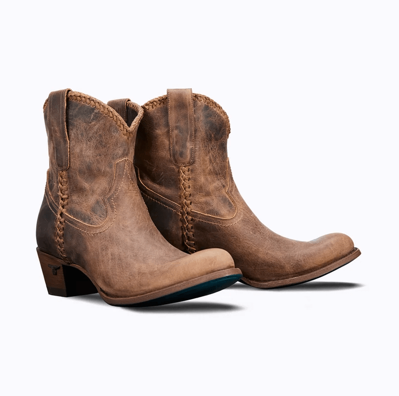 20 Rustic Wedding Boots for the Country-Loving Bride | Emmaline Bride