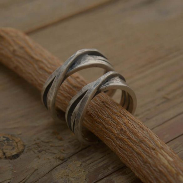 30 Unconventional Wedding Rings (PHOTOS) on Etsy | Emmaline Bride