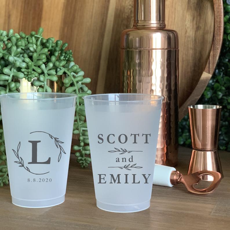Where to Buy Plastic Wedding Cups in Bulk | Emmaline Bride