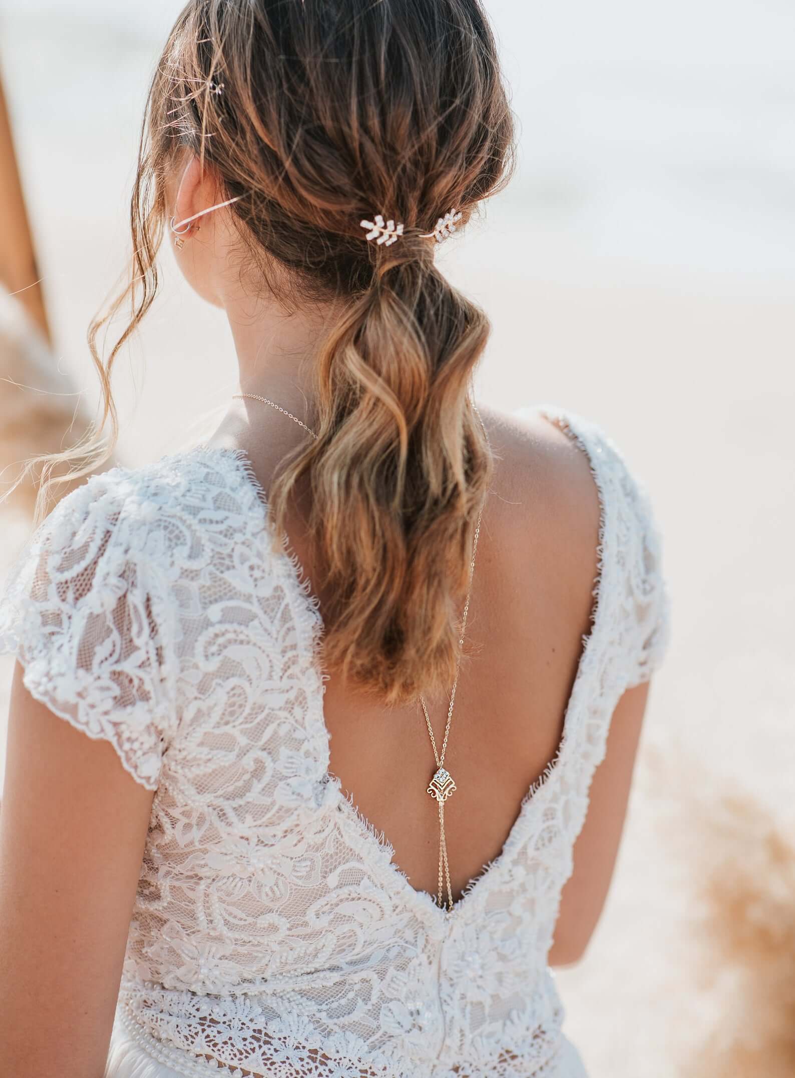 9 Smokin' Hot Wedding Necklaces with Backdrop | Emmaline Bride