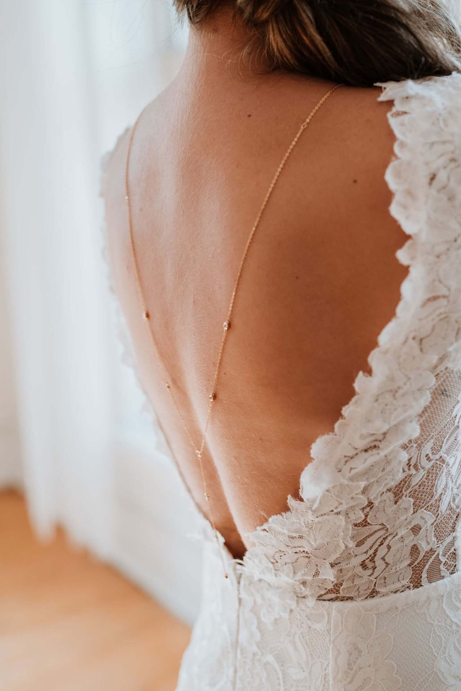 9 Smokin' Hot Wedding Necklaces with Backdrop | Emmaline Bride