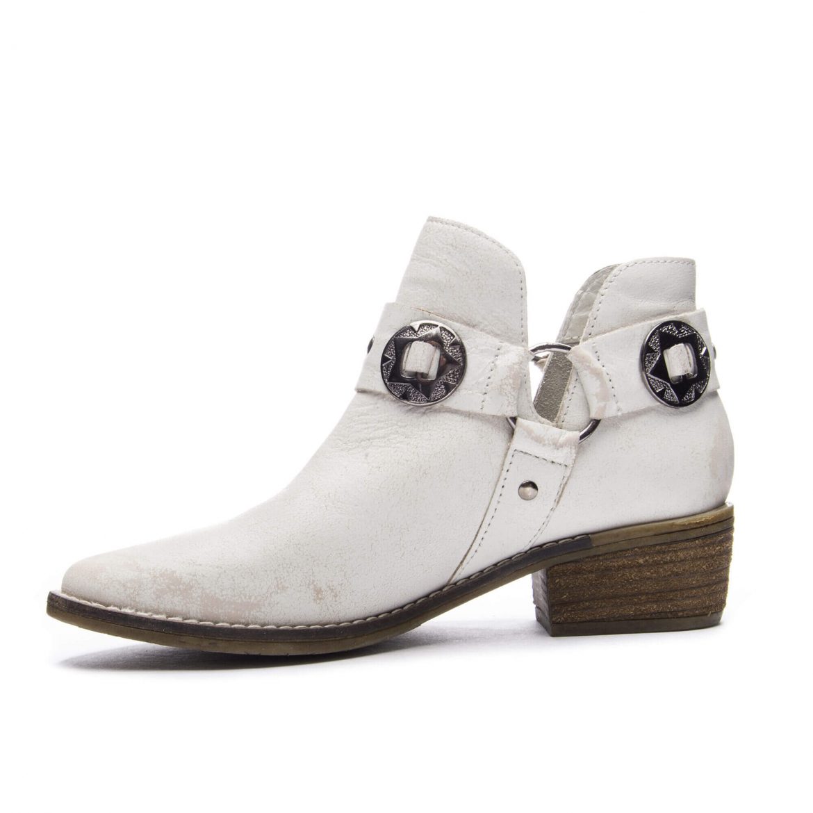 17 Most Comfortable Wedding Boots for the Bride | Emmaline Bride