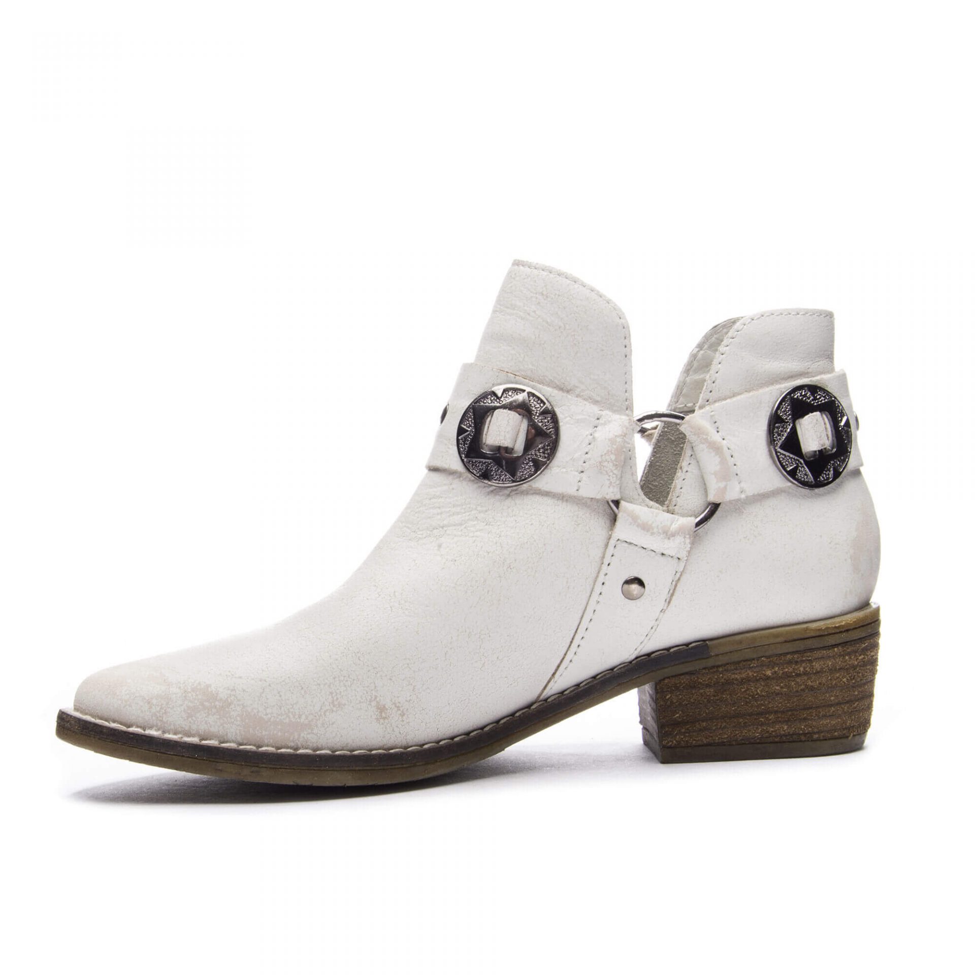 17 Most Comfortable Wedding Boots for the Bride | Emmaline Bride