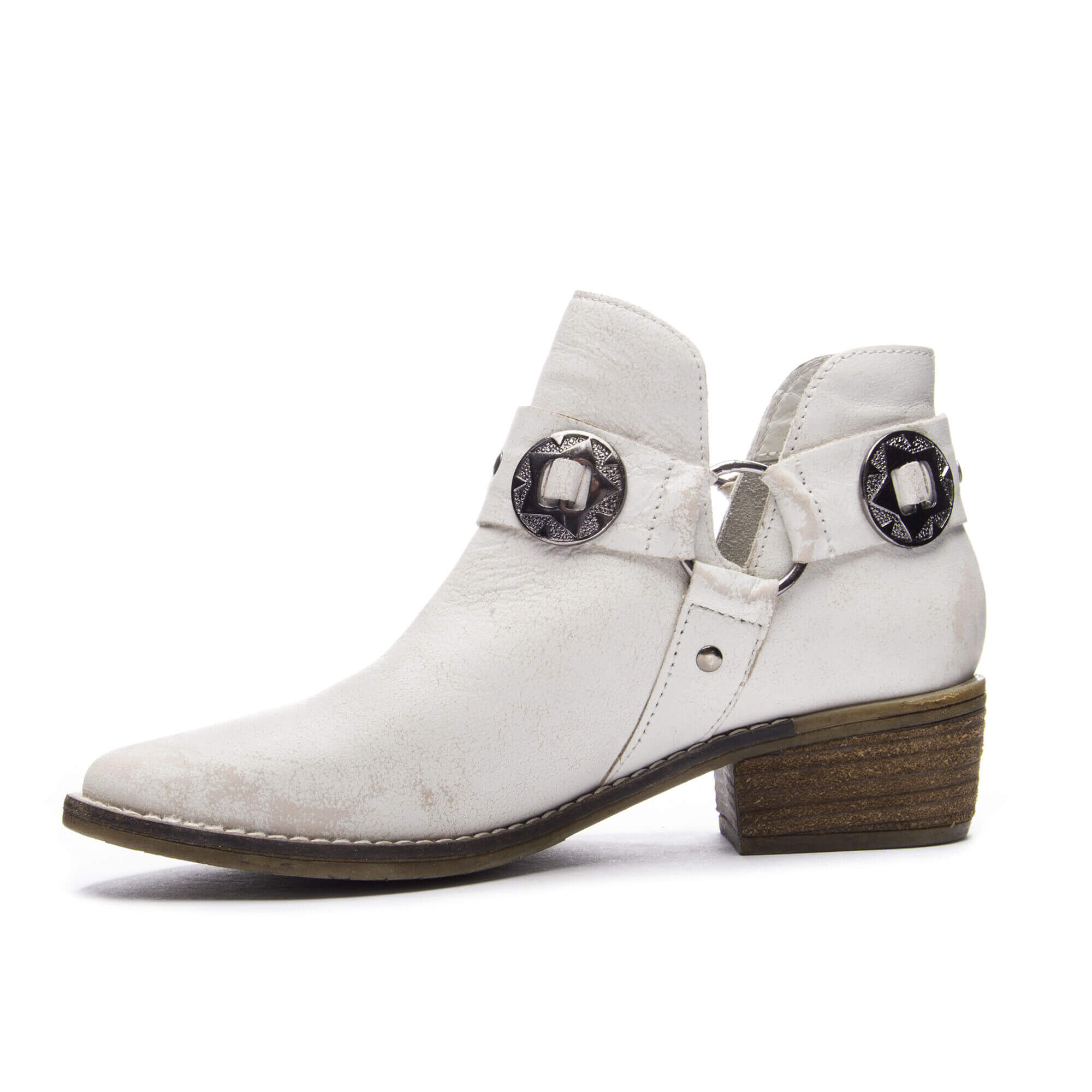 17 Most Comfortable Wedding Boots for the Bride | Emmaline Bride