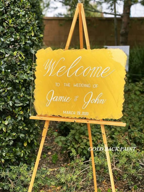 Hand-Lettered Painted Acrylic Wedding Signs? | Emmaline Bride