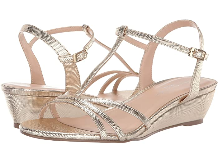 14 Smokin' Hot Wide Width Wedding Shoes for Bride | Emmaline Bride