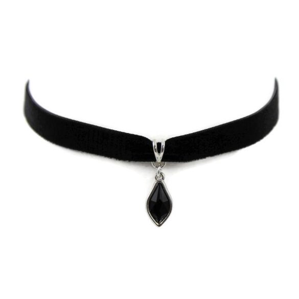 9 Velvet Choker Necklaces That Will Make You Look Stylish Right Now