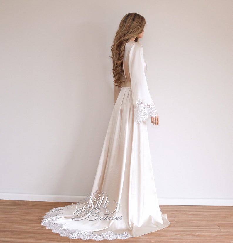 The 41 Best Bridal Robes for 2024: Long, Short, Feathers, Lace!