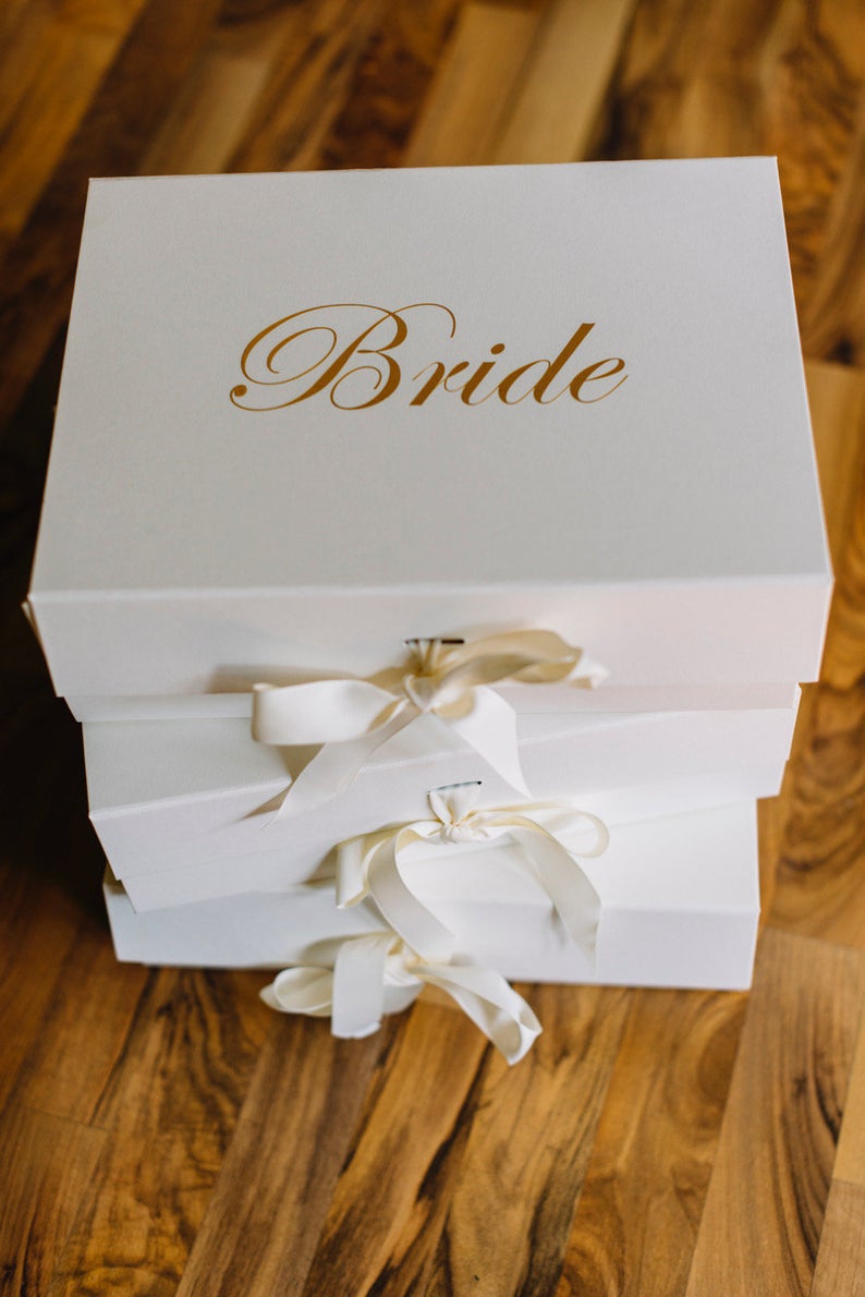 How to Make DIY Bridesmaid Candles with These Labels | Emmaline Bride