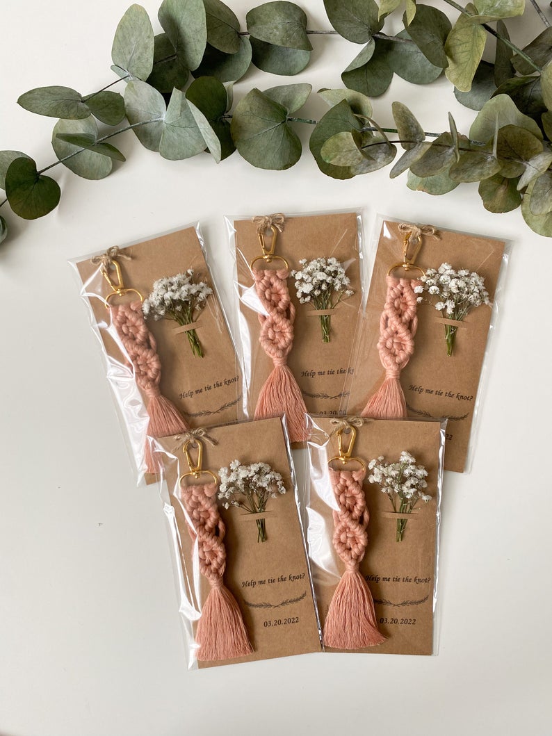 These Macrame Wedding Favors Are Amazing | Emmaline Bride