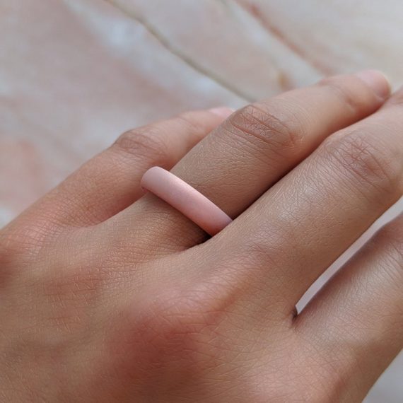 Silicone Wedding Bands vs. Metal: Pros and Cons