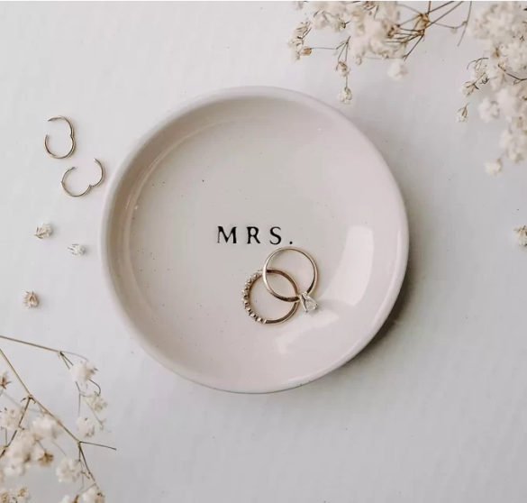 25 Most Beautiful Engagement Ring Dishes To Keep It Safe