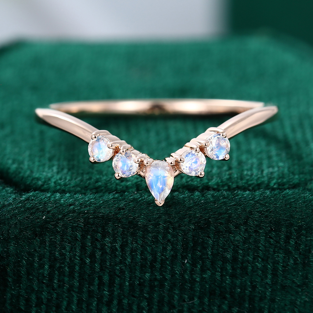 Curved Wedding Bands: The Secret to a Stunning Wedding Set