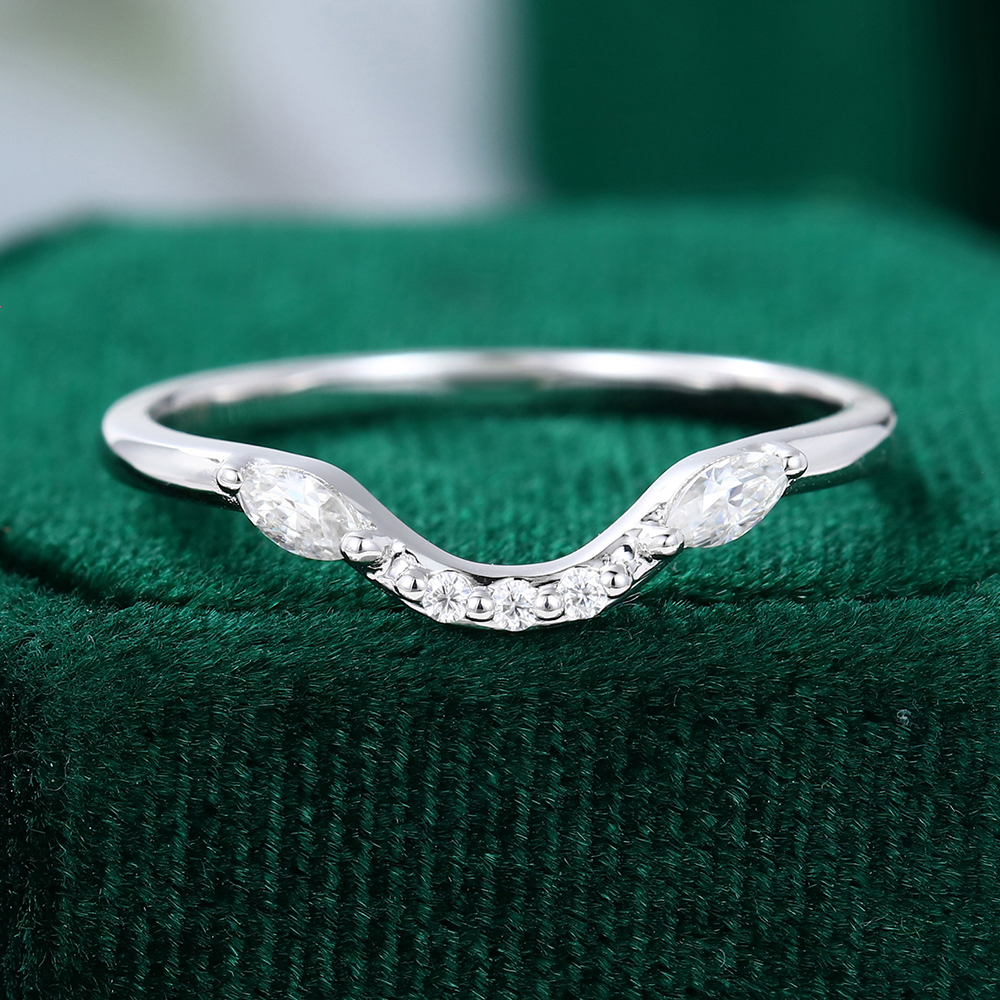 Curved Wedding Bands: The Secret to a Stunning Wedding Set