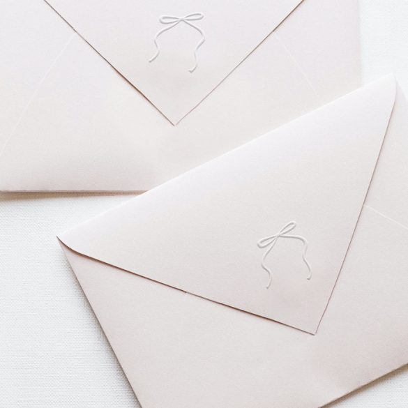 7 Bow Wedding Invitations That Make a Fantastic First Impression