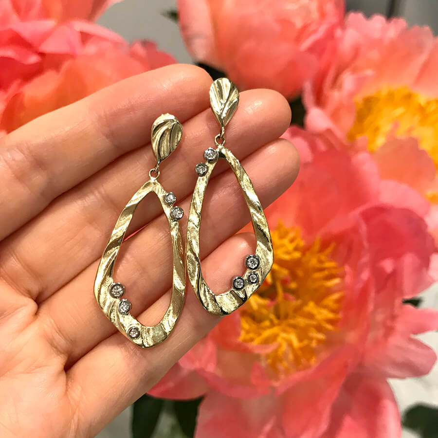 Unique and Versatile: Pebble Drop Earrings for Wedding Glam