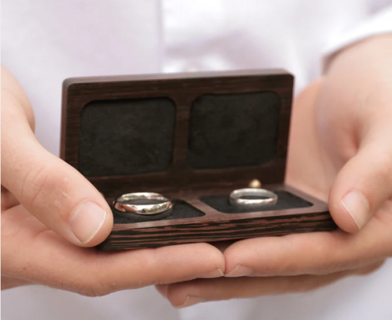 GIVEAWAY: Win a Ring Box for Your Wedding!