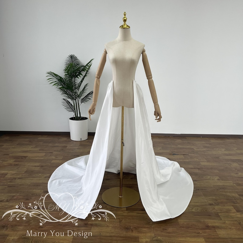 How to Add a Train to a Wedding Dress (Expert Guide)
