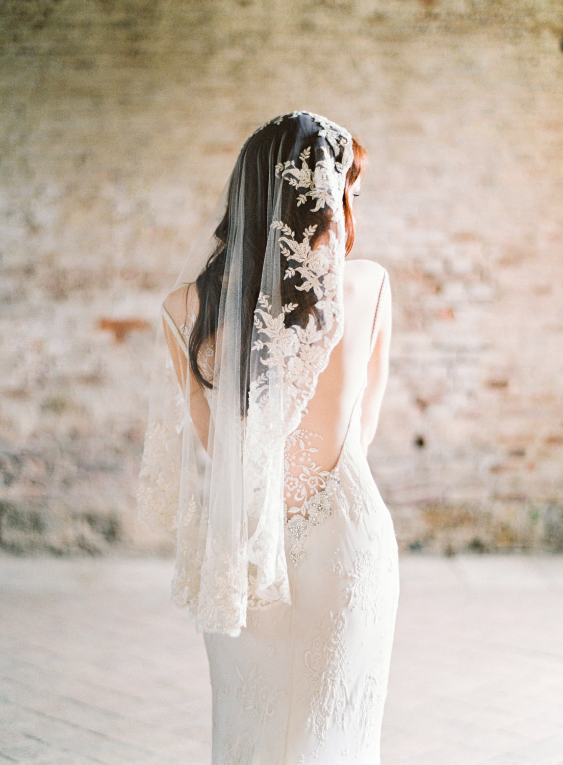 7 Mantilla Veils That Will Look Beautiful for Classic Weddings