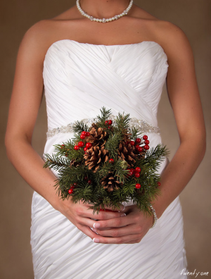 22 Amazingly Festive Christmas Wedding Ideas | Emmaline Bride