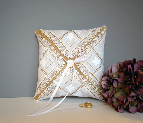 Vintage Ring Pillows: What to Look For | Vintage Weddings