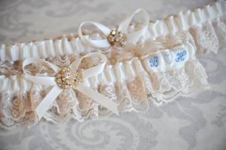 Where to Measure for Your Wedding Garter | Emmaline Bride
