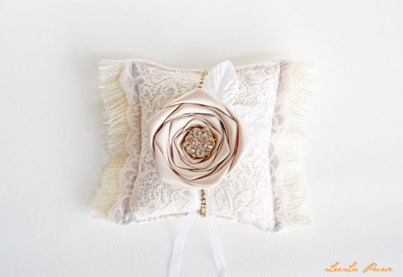 Vintage Ring Pillows: What to Look For | Vintage Weddings